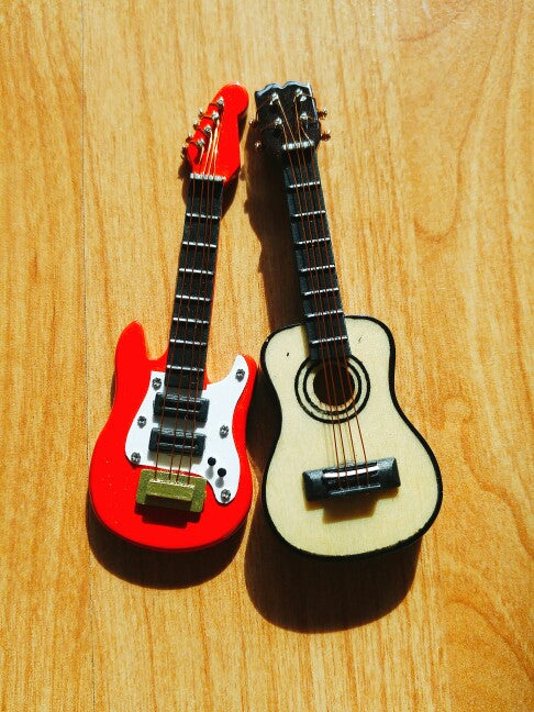1:12 Miniature Guitars – Tiny Must Haves