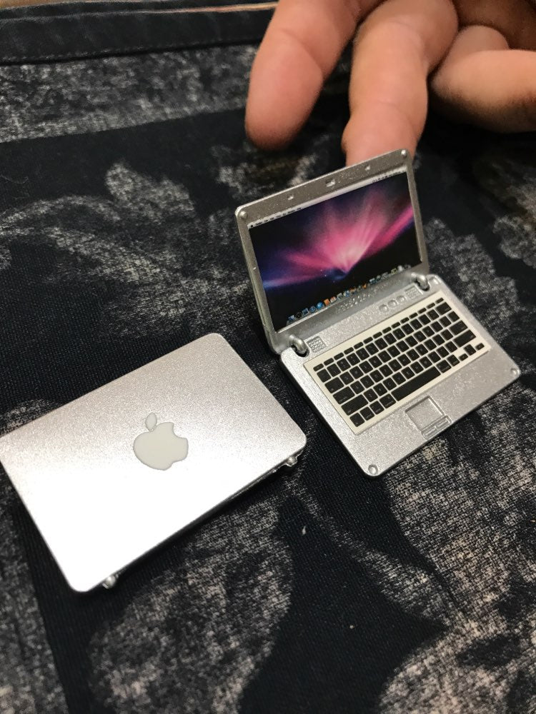 Miniature MacBook Air (1:12 scale) – Tiny Must Haves