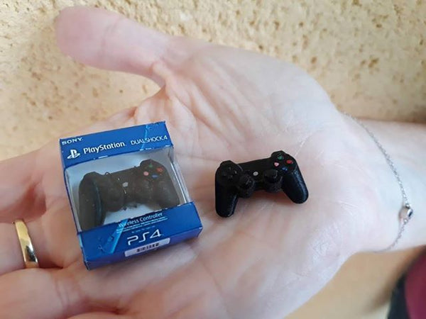 Miniature Xbox One controller – Tiny Must Haves